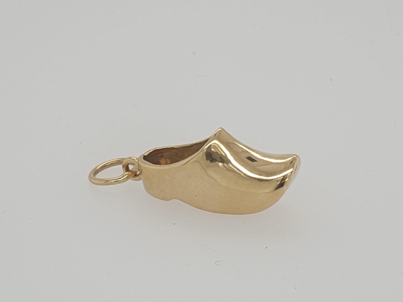 14 karaat gouden bedel, klomp. # 28870 | Goudsmederij/Juwelier Arnold ...